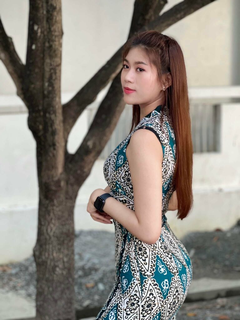 Gorgeous model, Kay Kay Phyo, looks stunning in Burmese Attire ...