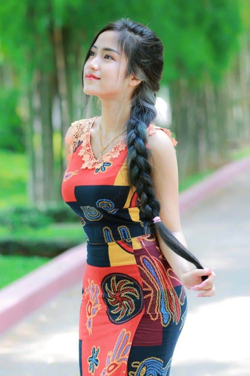 Su Yati Linn, gorgeous with Burmese attire - Myanmar Models DB