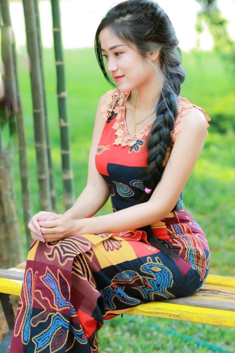 Su Yati Linn, gorgeous with Burmese attire - Myanmar Models DB