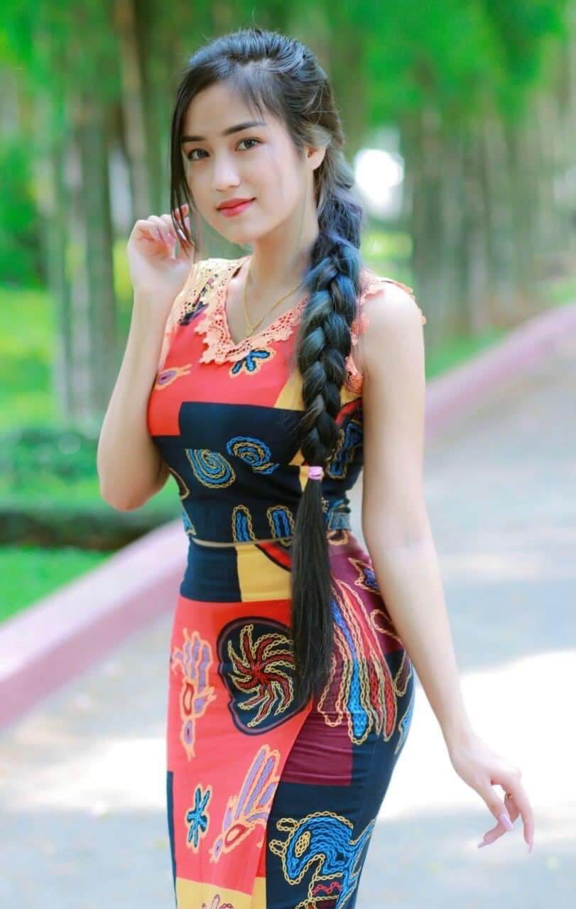 Su Yati Linn, gorgeous with Burmese attire - Myanmar Models DB
